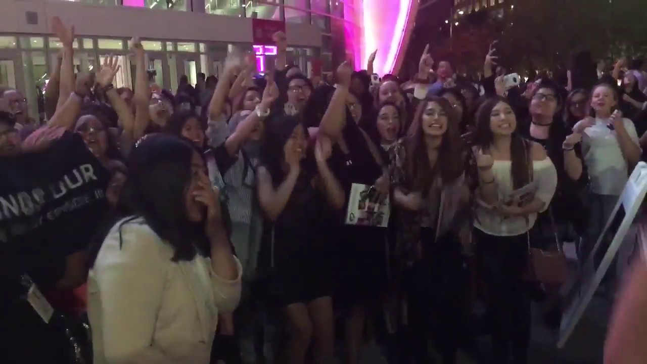[FANCAM]AMAZING ARMY CELEBRATING OUTSIDE THE ARENA WHAT BTS WON IN ...