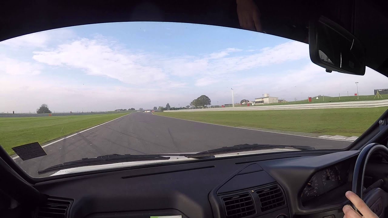 205 GTi - Lift Off Oversteer at Snetterton Track Day - YouTube
