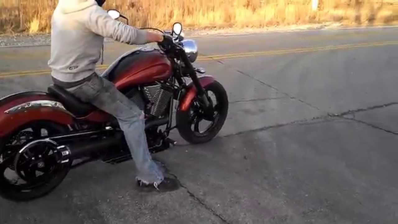 Conquest Customs Assault pipes Victory Motorcycle - YouTube