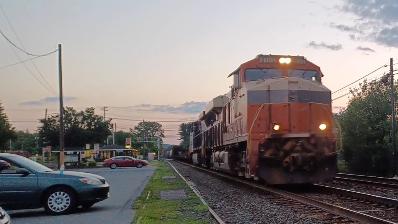 NS 8105 (Interstate) leads NS 202 through Macungie, PA! - YouTube