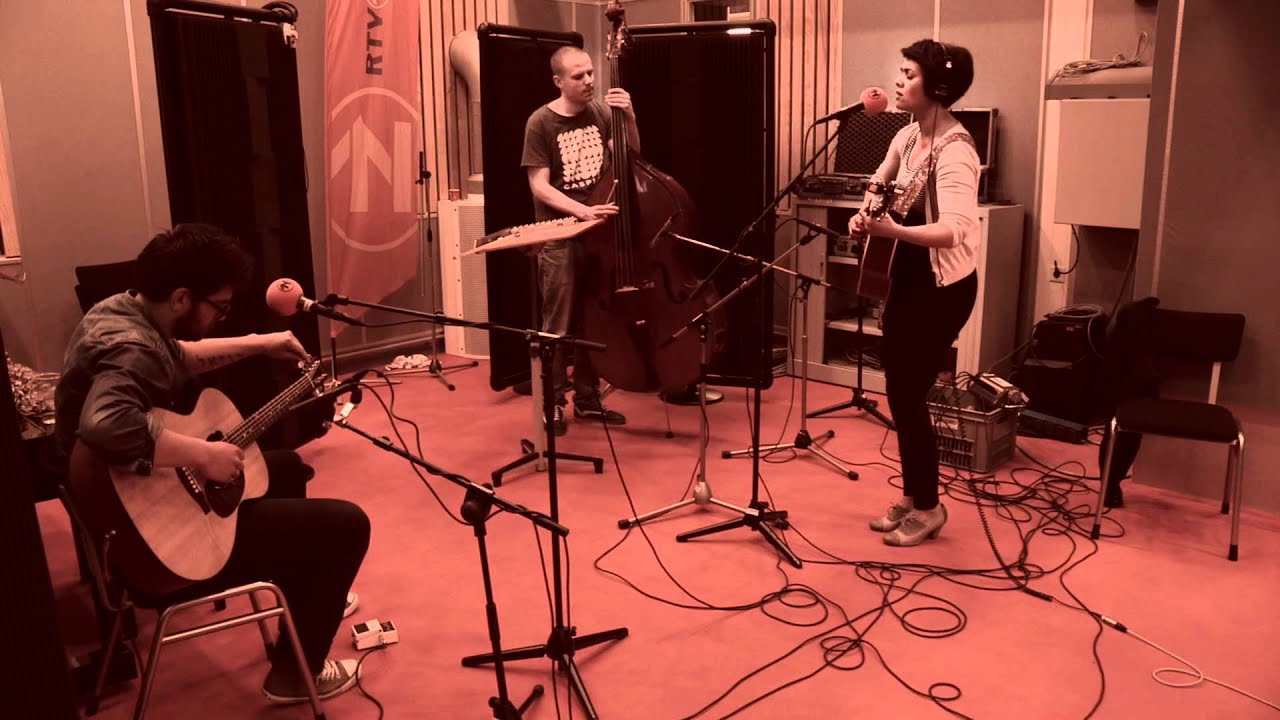 Tamar Lewis - Safe And Sound (Live@CaféMartini) - YouTube