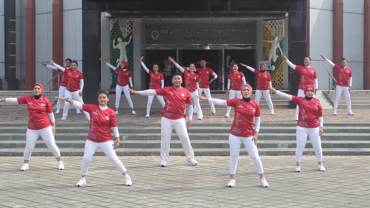 Senam kreasi Daerah Ambon Kumpul Saudara Koreo by. PP.IOSKI - YouTube