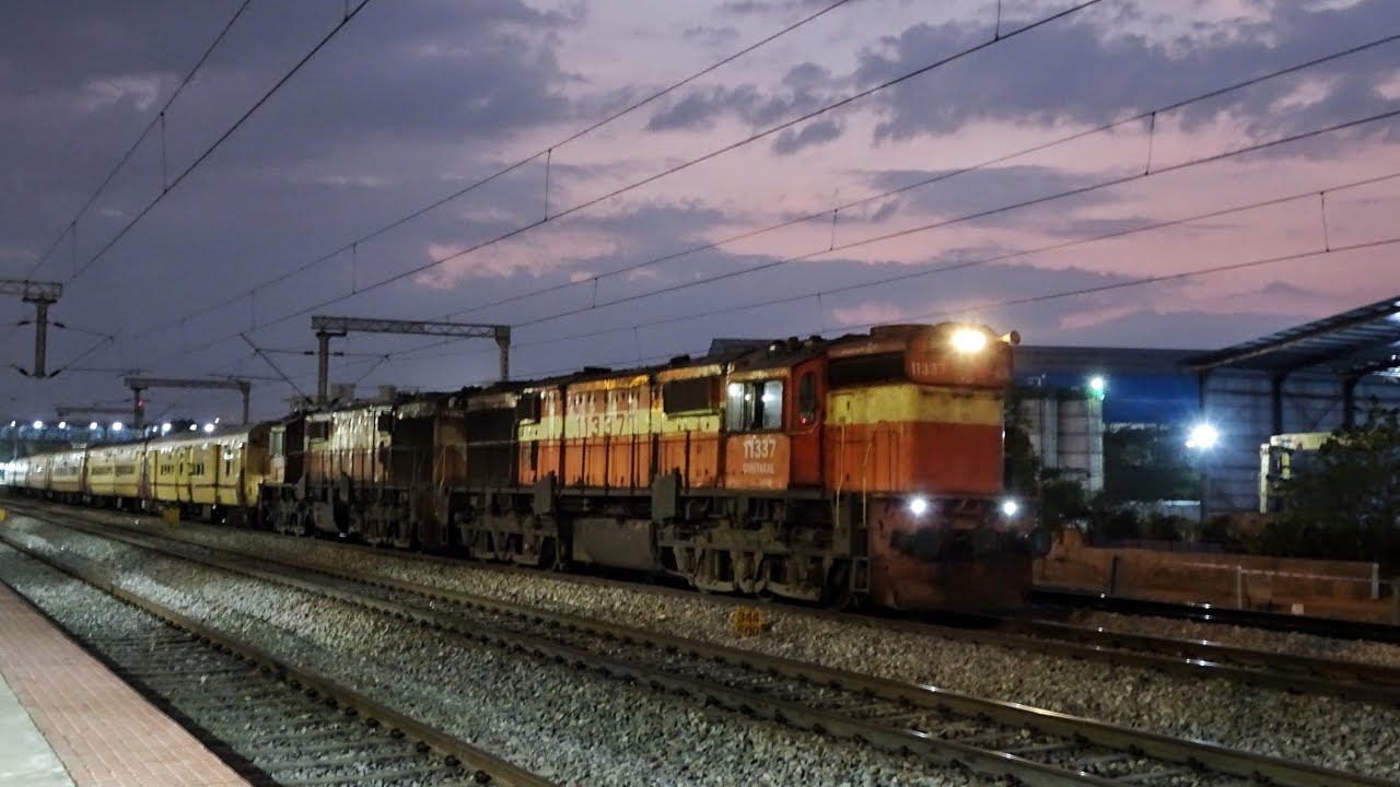 Mysuru Kacheguda Express arrives and departs from Baiyappanahalli - YouTube