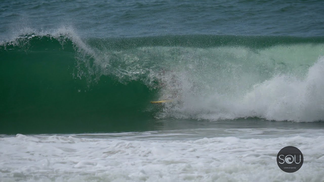 Little powerful waves in a shallow sandbar - YouTube