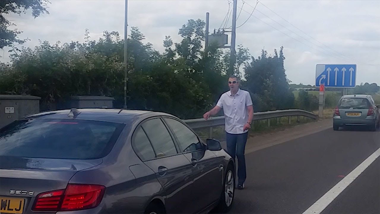 Angry Man Caught Shouting At Traffic Evaders - YouTube
