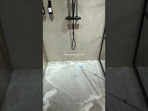 bathroom reset 🧑🏼‍🎄🎀🧽🫧 #shorts #cleantok #cleaningmotivation #bathroomdeepclean #cleaningtips