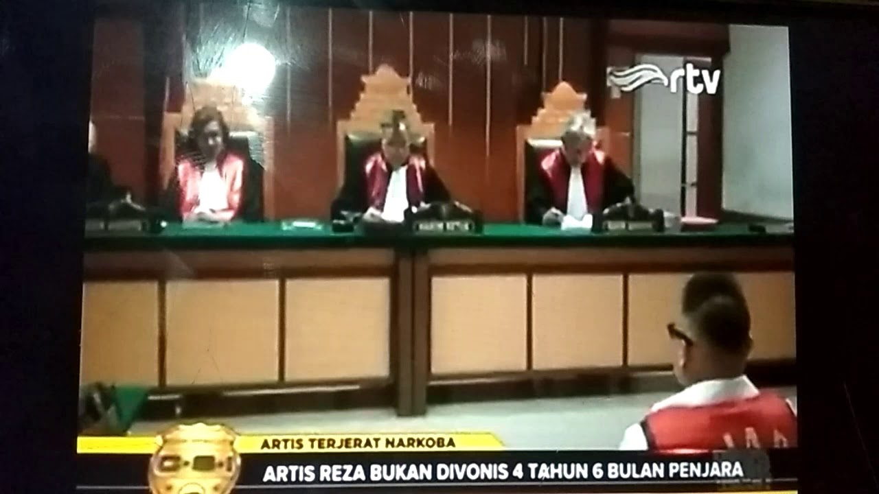Sidang putusan Reza bukan - YouTube