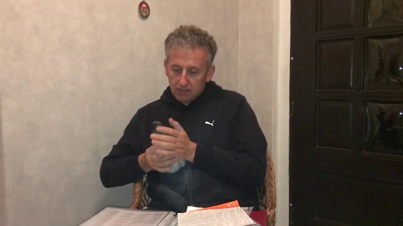 Aukcja "Ludzki Gest" - Marek & Marcin Rzepka - YouTube