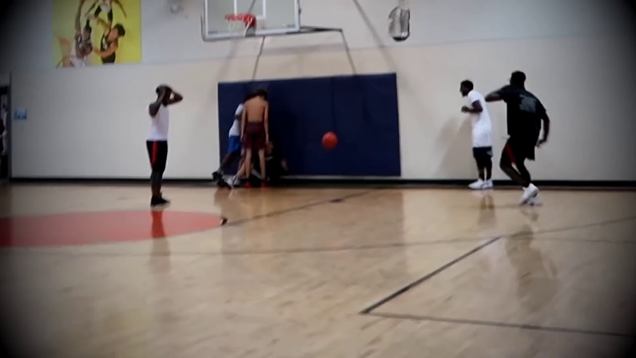 Lamelo Ball dunks on Jesser - YouTube