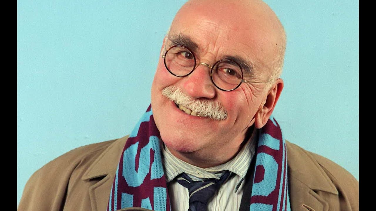 Warren Mitchell - Who is he? - British Comedy UK - YouTube