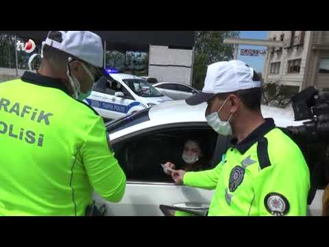 Polisler Trafik Haftası'nda Sürücülere Kolonya Döktü, Maske Dağıttı