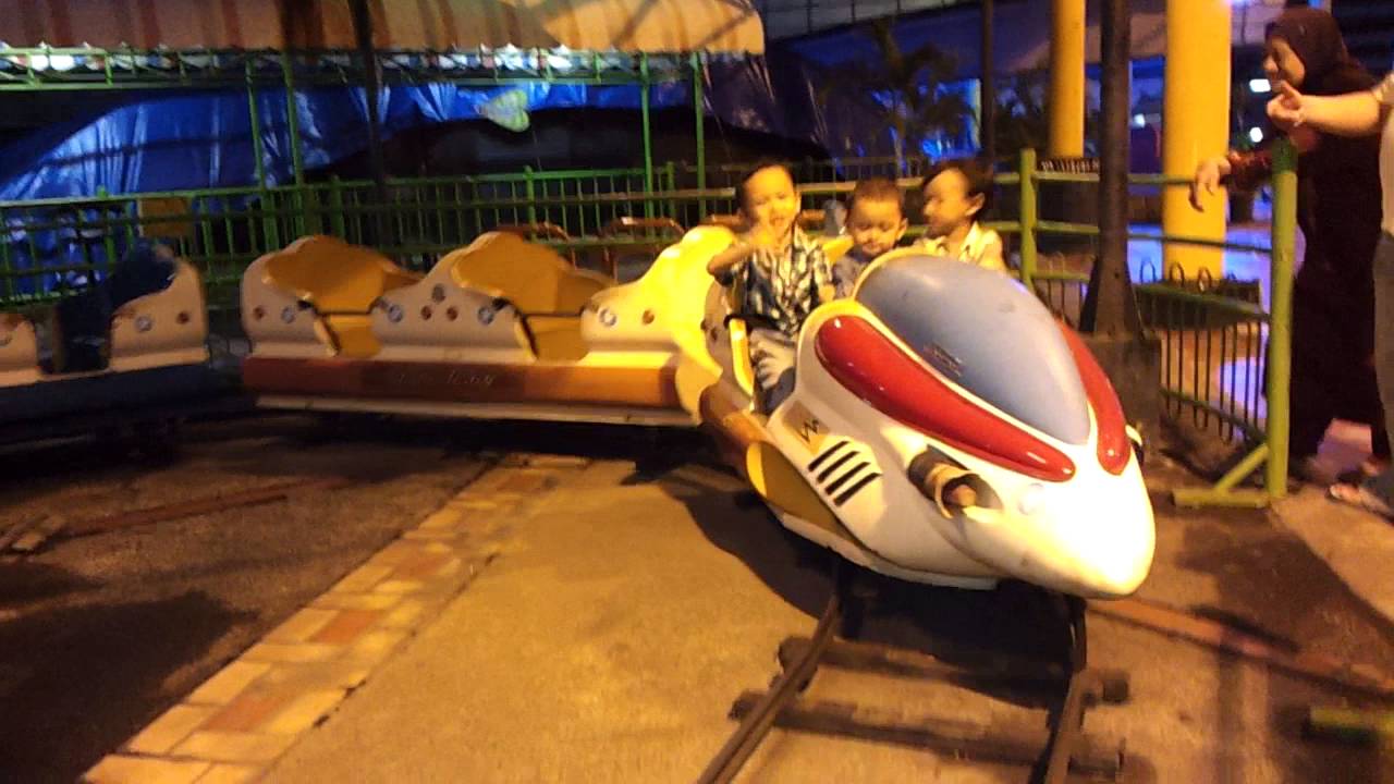 Wahana Bermain Delta Plaza Surabaya - YouTube