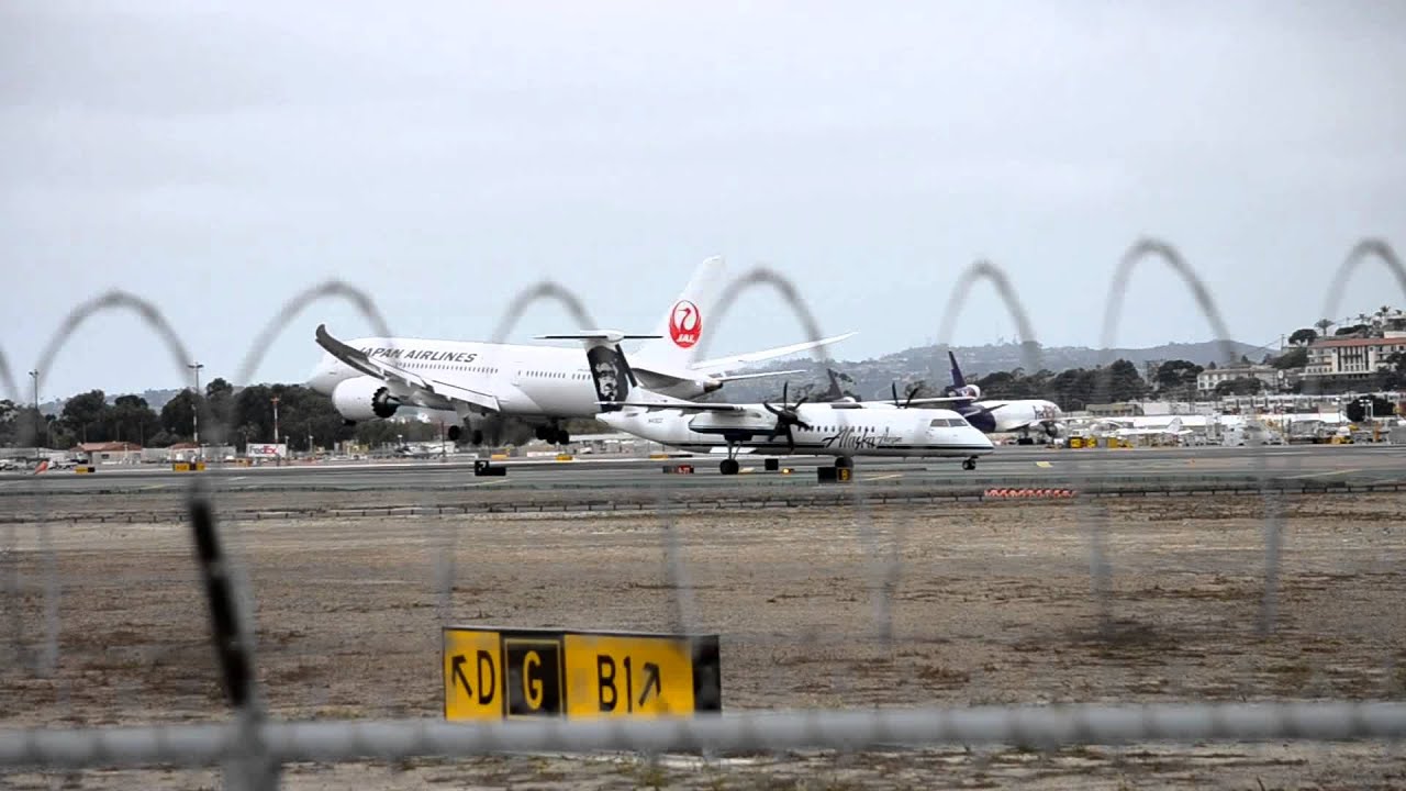 JAL Flight 66 Boeing 787 - First landing in San Diego 12/2/2012 - YouTube