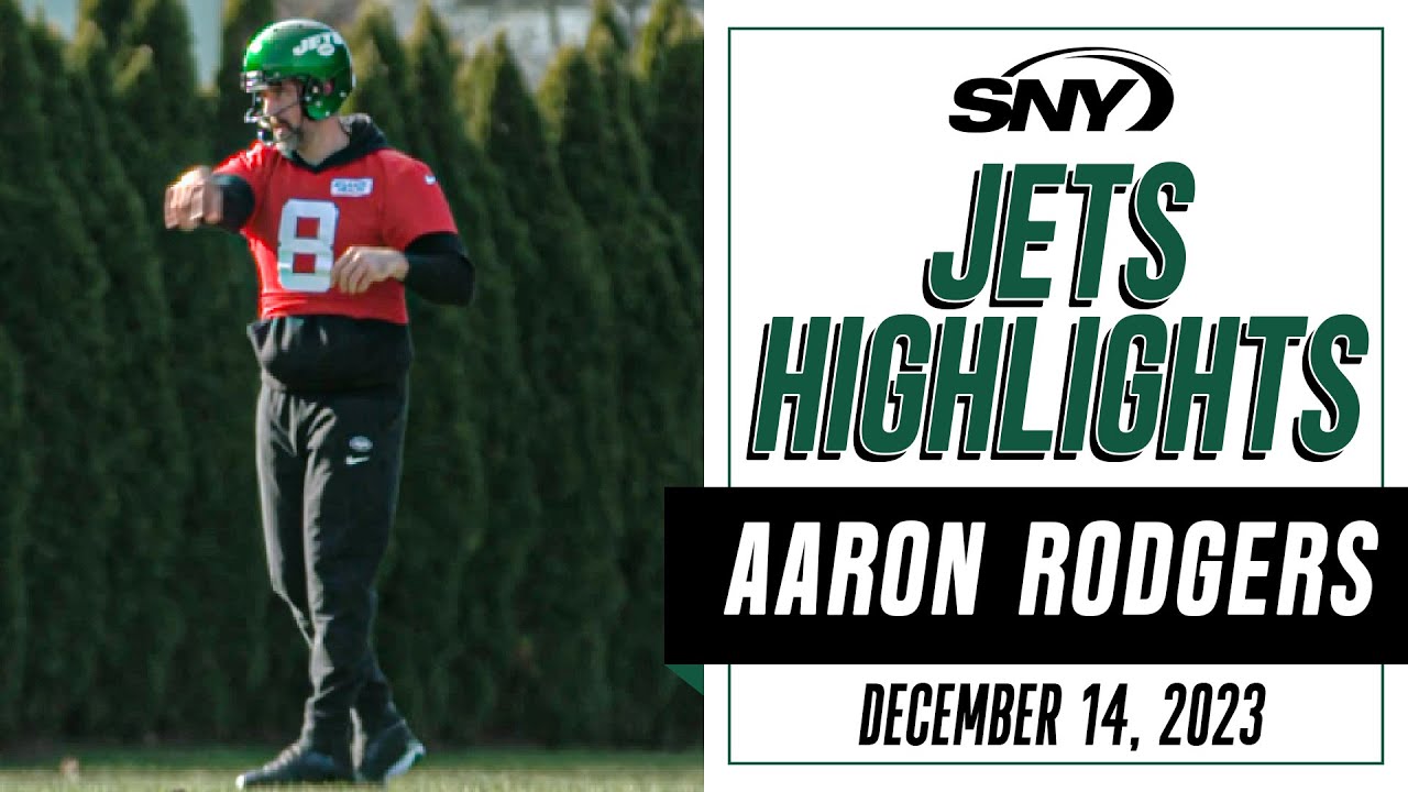 Aaron Rodgers drops back and throws at practice on Thursday as he ...