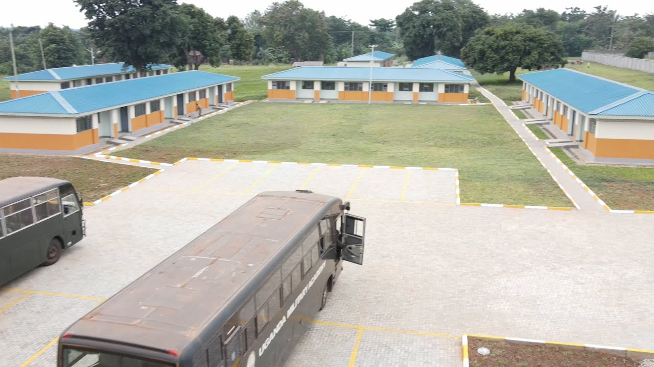 UPDF HANDS OVER BUSOLWE HOSPITAL STAFF UNITS - YouTube