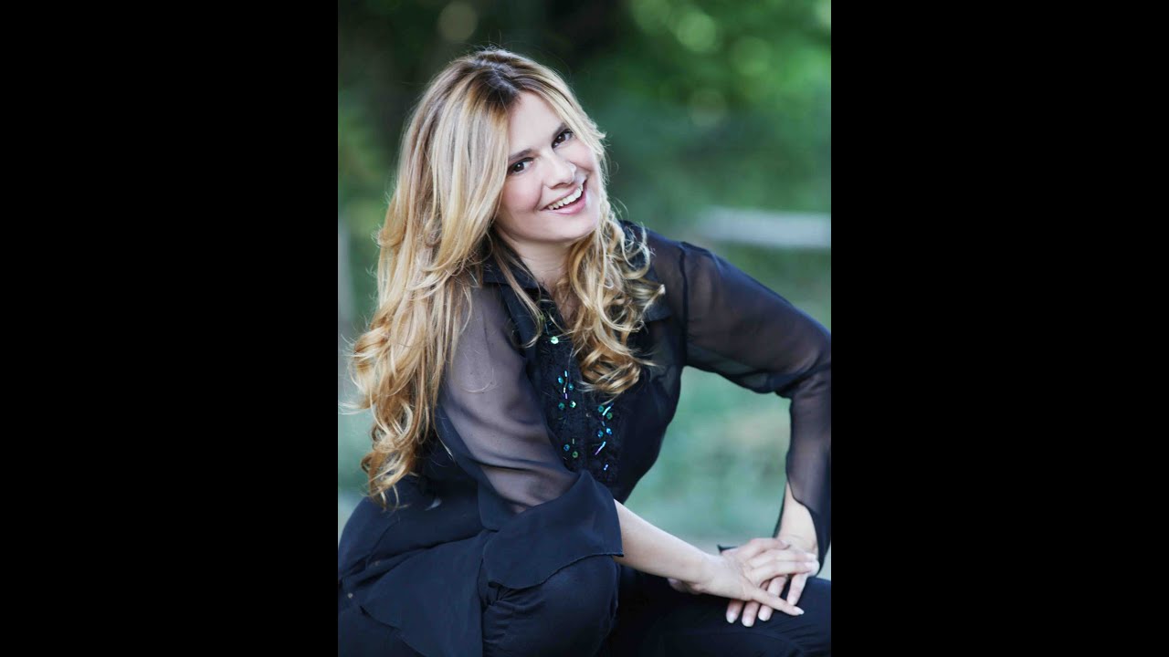 Debora Caprioglio ospite a CineNews24. - YouTube