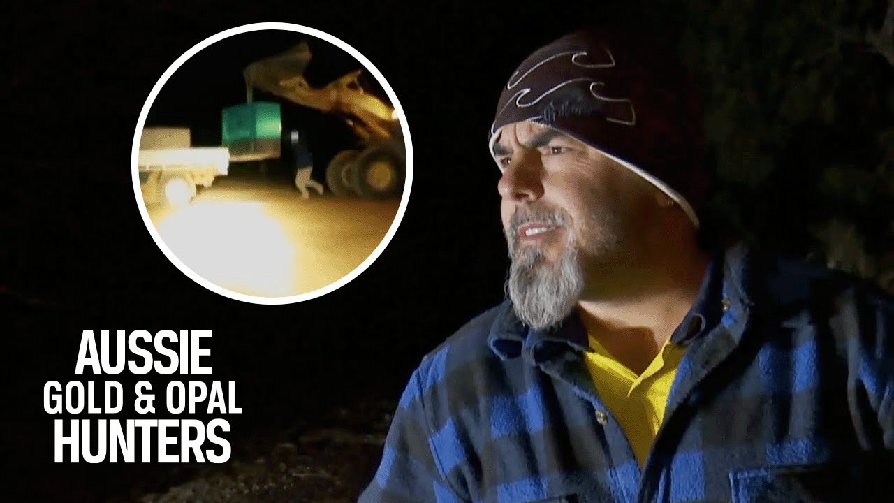 Gold Retrievers Encounter A Robber At Camp! | Aussie Gold Hunters - YouTube