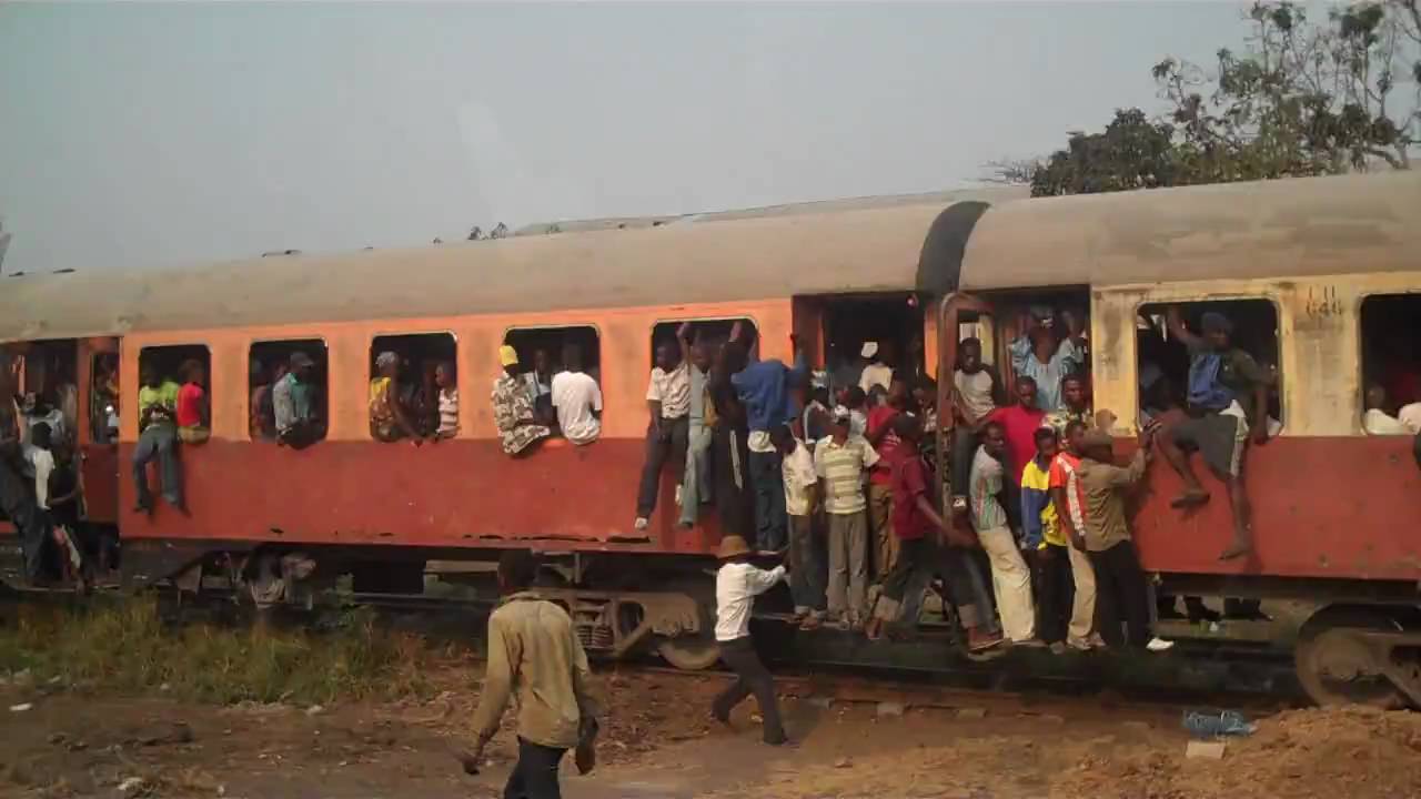 Train in Kinshasa, Amazing Overcrowding - YouTube