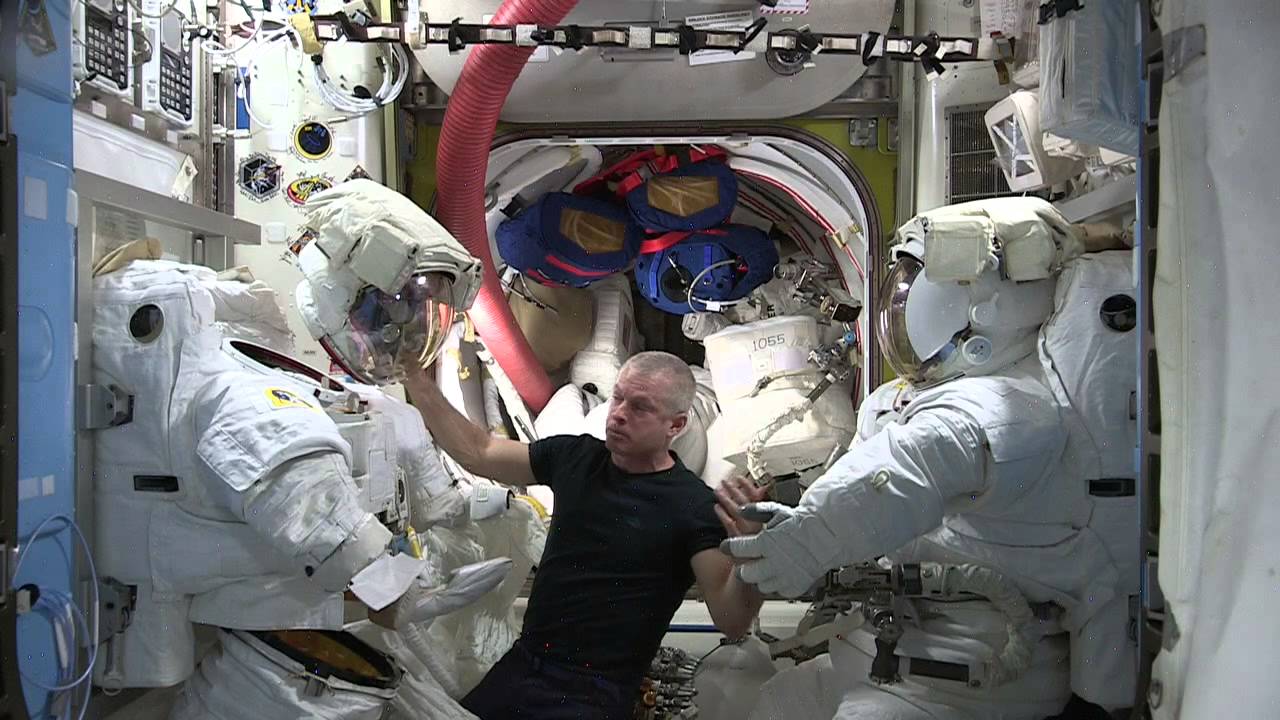 Spacesuit and Spacewalking Basics - YouTube