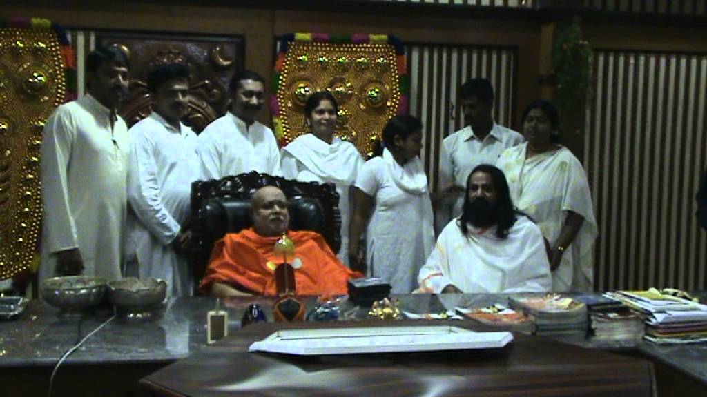 Sri Ramachandra Guruji with HH Sri. Balagangadhara maha swamiji - YouTube