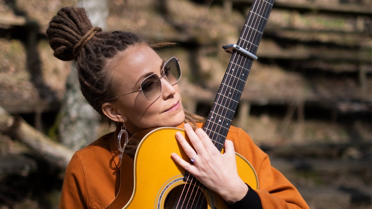 Mariette - A Million Years Acoustic Version - YouTube
