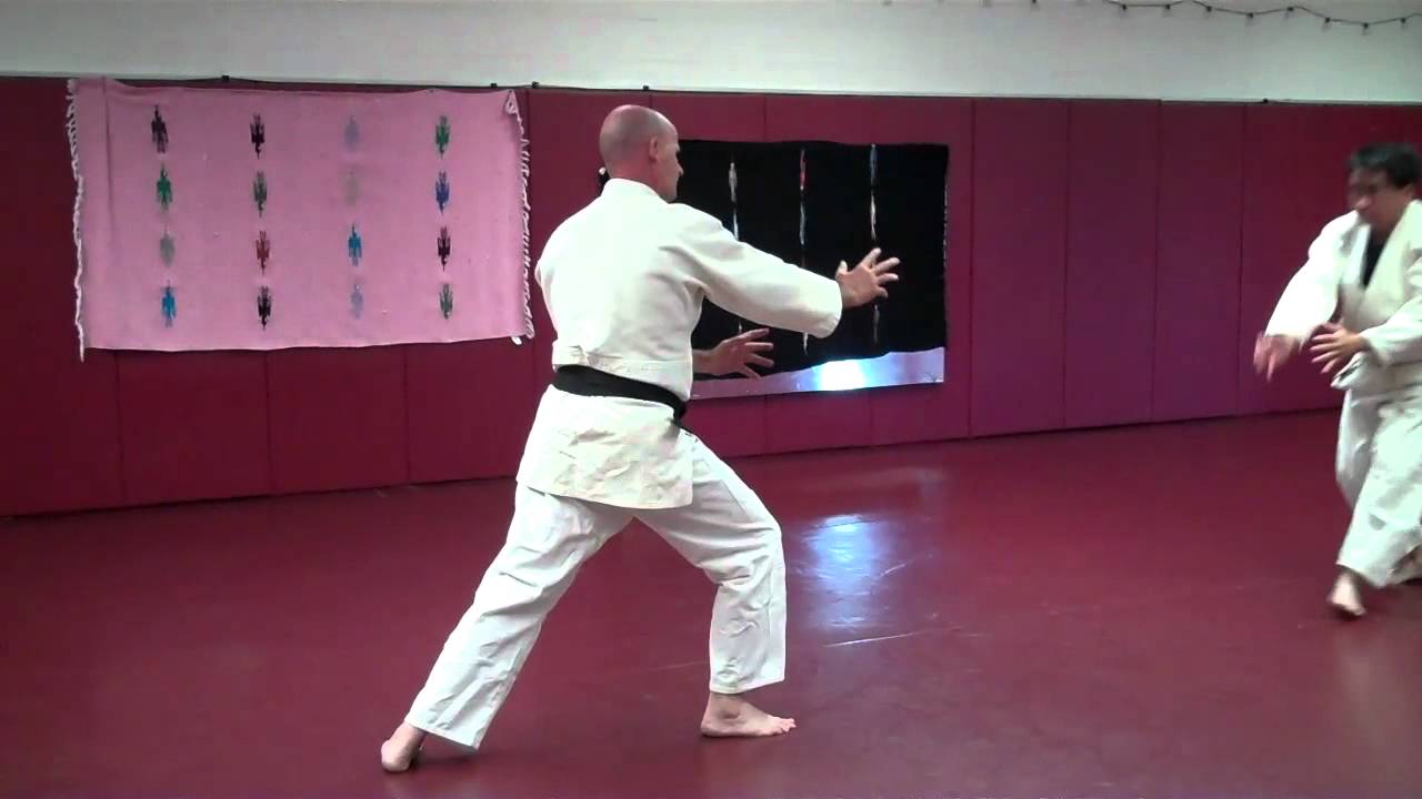 behind.collar.grasp.step.in.throw.v3 - YouTube