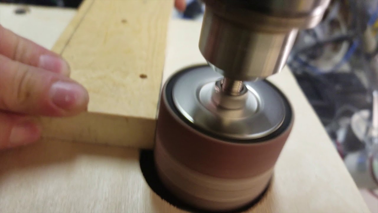 Sanding Jig Demo Without and With Vacuum - YouTube