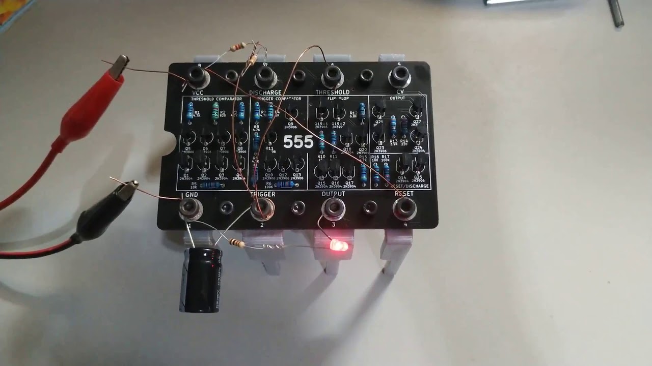 Discrete Components 555 timer - YouTube
