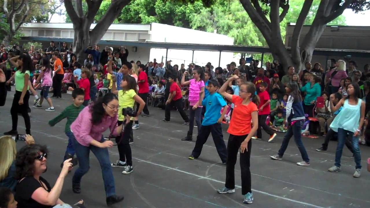 Clover Avenue Elementary 2013 5th grade dance - YouTube