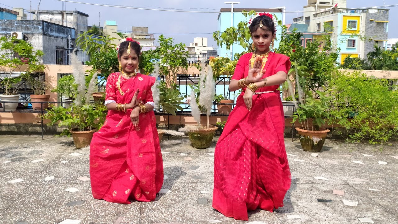 Gouri Elo || Dance Cover || Durga Puja Dance || Anuska Saha & Trisha Saha || - YouTube