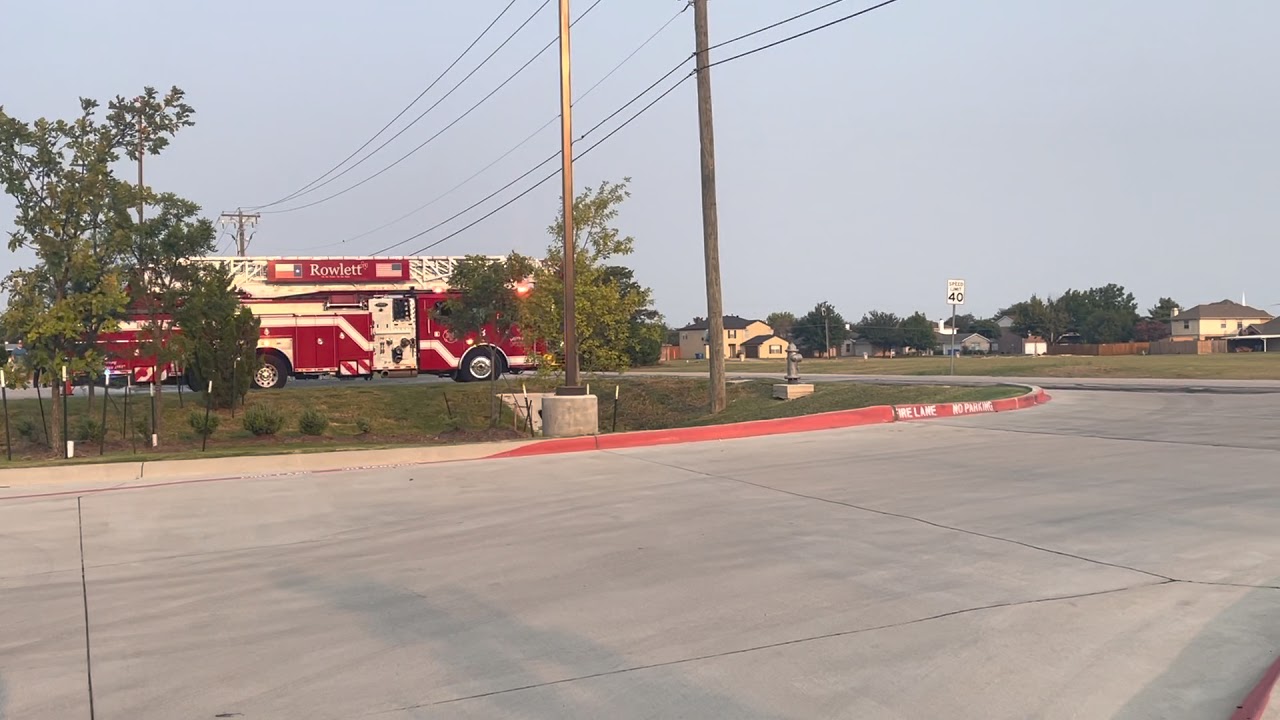 Rowlett Fire Dept Ladder 3 responding with loud Q! - YouTube