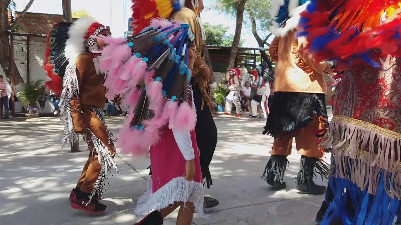 Danza de Apaches de Valtierrilla en Apaseo el Grande - YouTube