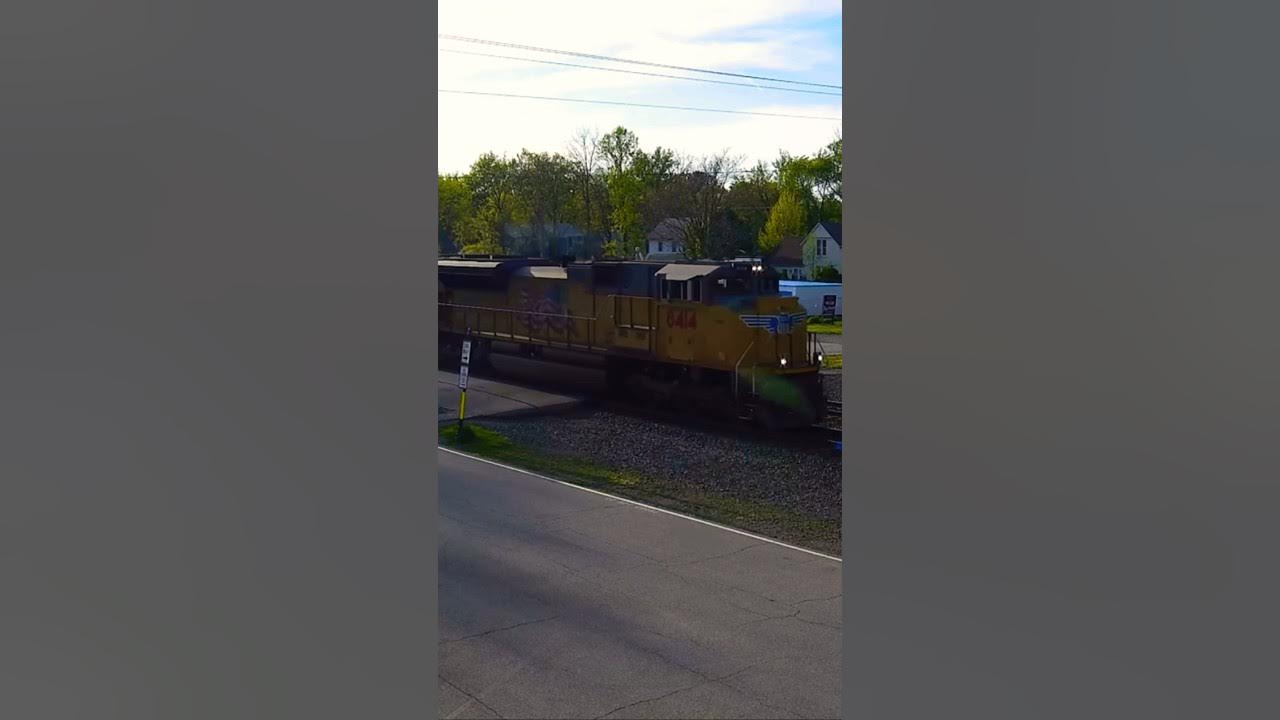 UP 8414, UP 7918, & NS 9609 - YouTube