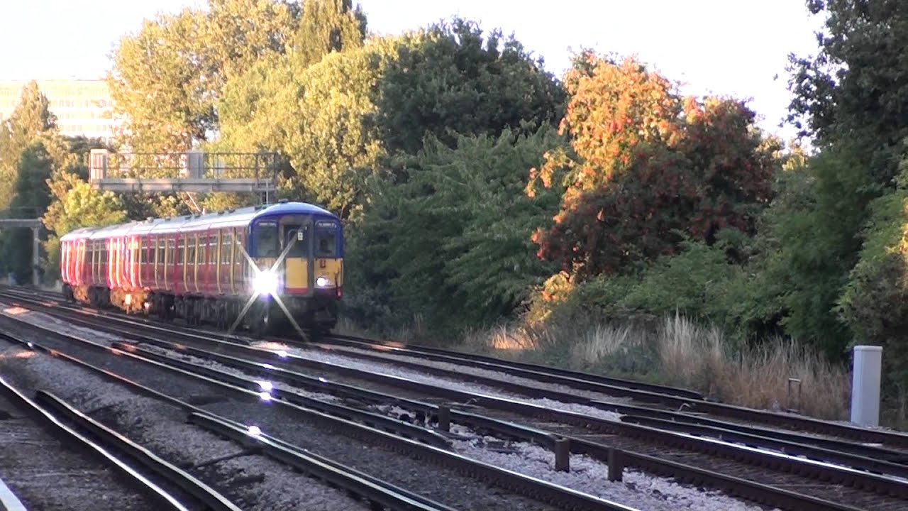 (HD) A pair of South West Trains Class 455's arrive at Berrylands for ...