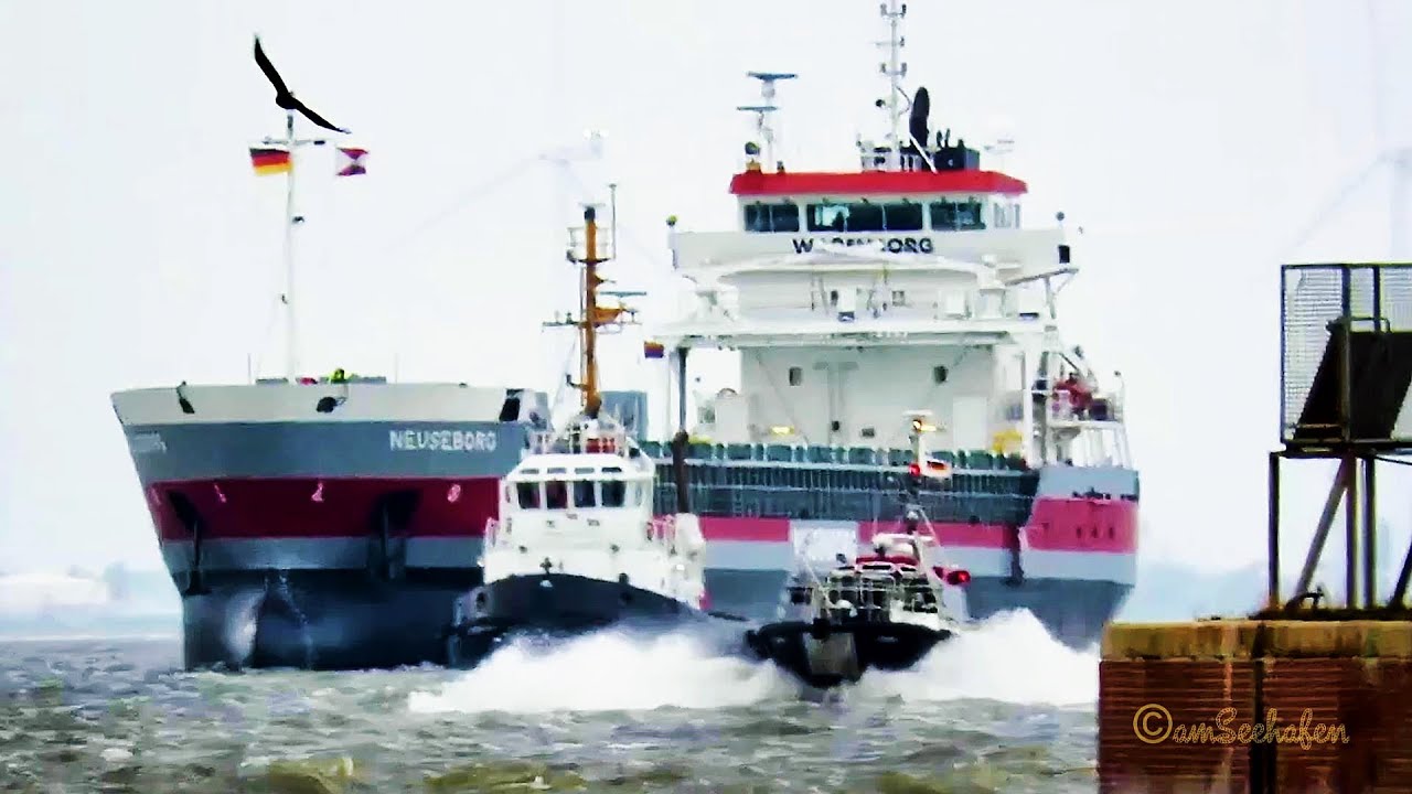 Lotse & Containerfrachteschiff NEUSEBORG container cargo seaship ...