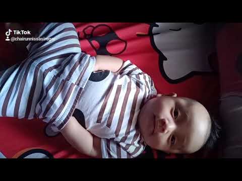 #Viral#bayi disiksa oleh ibu kandungnya tangan dikurung.