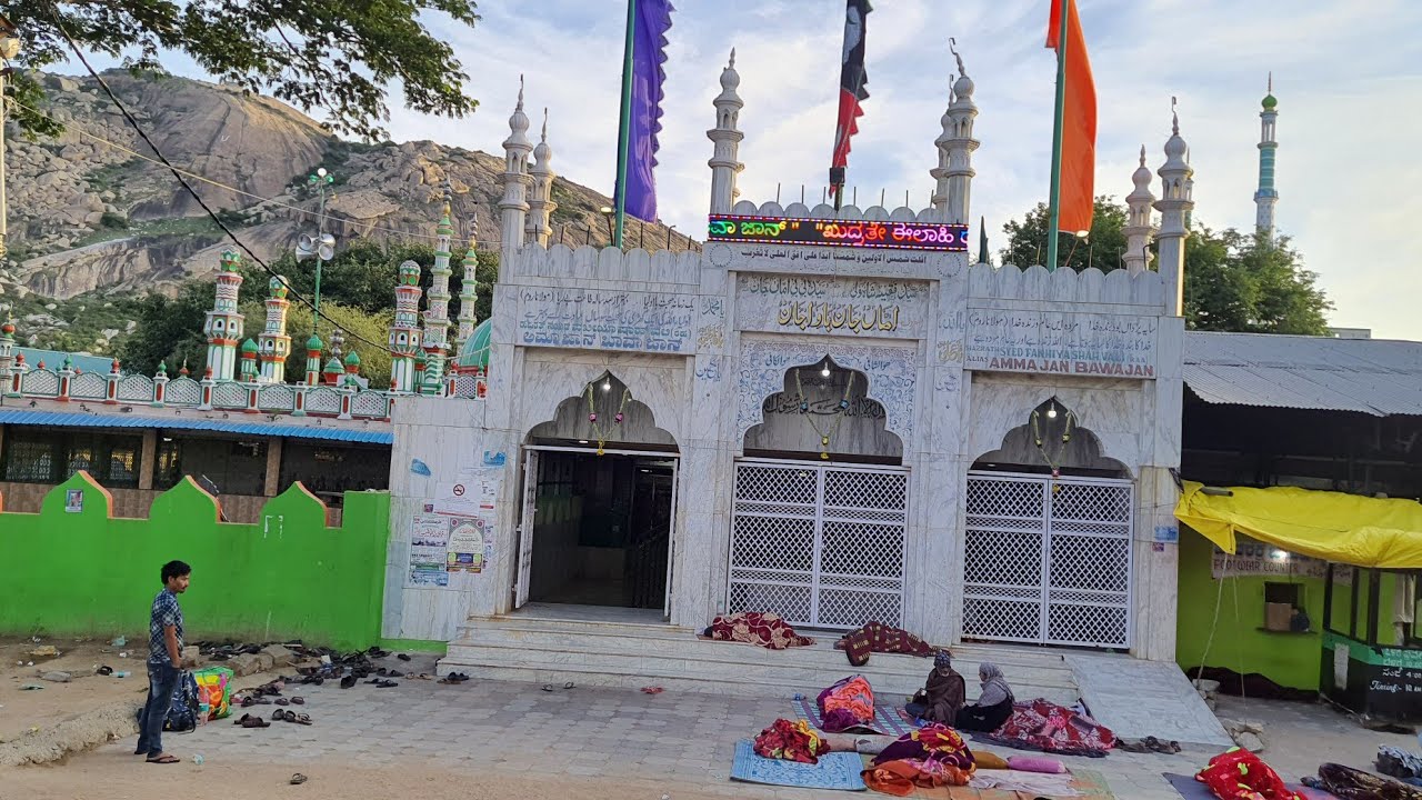 Dargah Hazrat Amma Jaan Bawa Jaan - YouTube