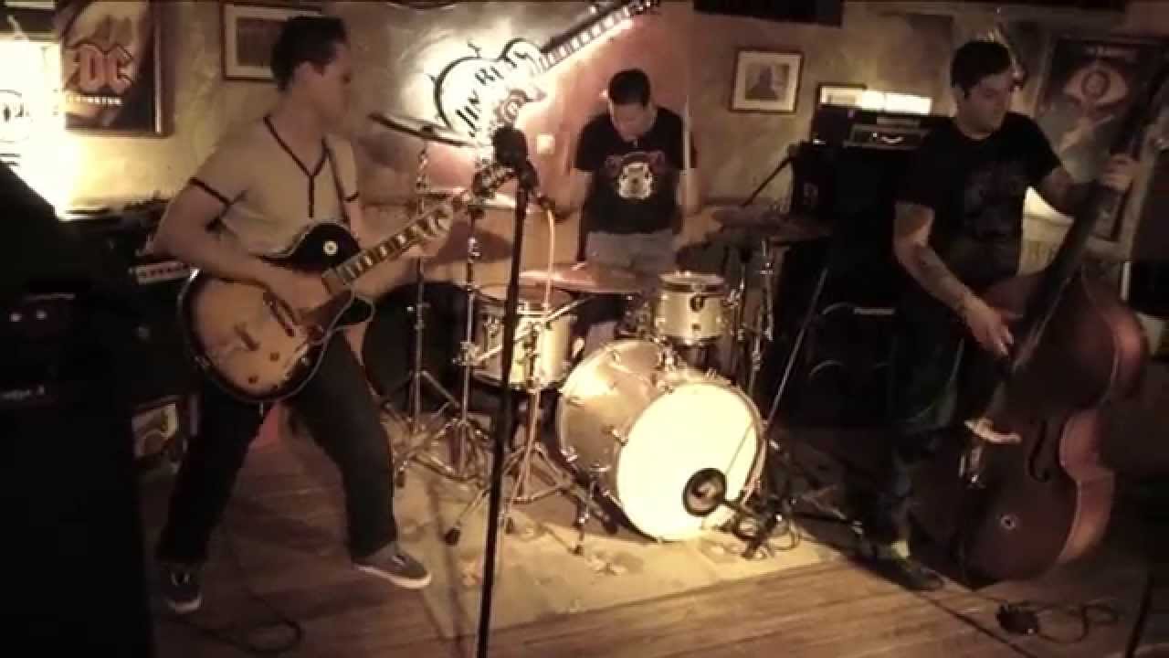 Magic Cats Rockabilly Trio Lincn' in Swindon - YouTube