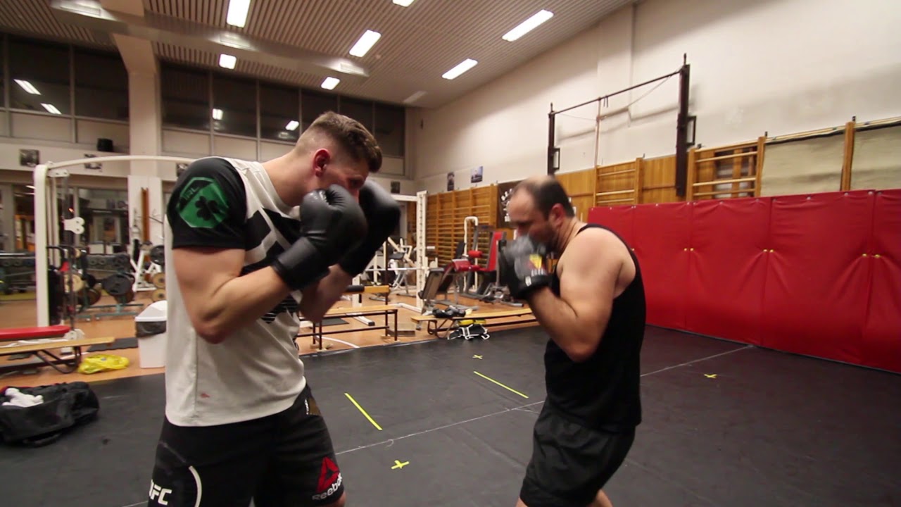 BOXE : COMMENT SE METTRE EN GARDE ? - YouTube