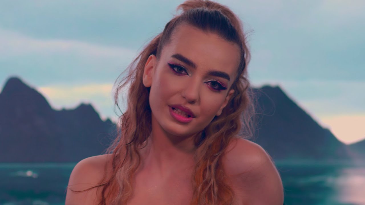 Luis Gabriel & Lunna - Seara In Cluburi Iesim | Manele Noi - YouTube