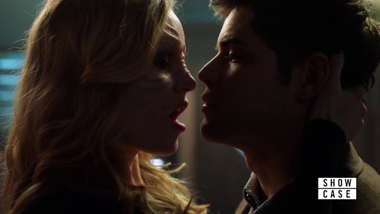 Supergirl | Top Kisses | Showcase - YouTube