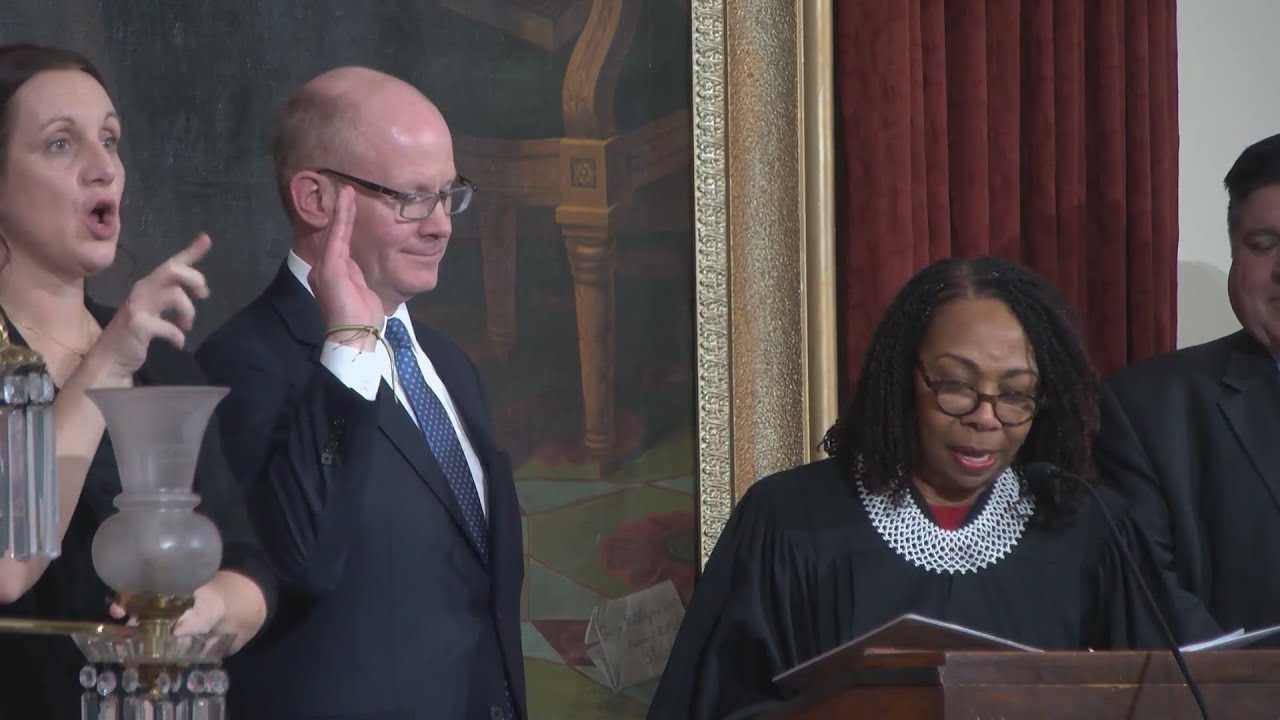 Illinois Senate members sworn in - YouTube