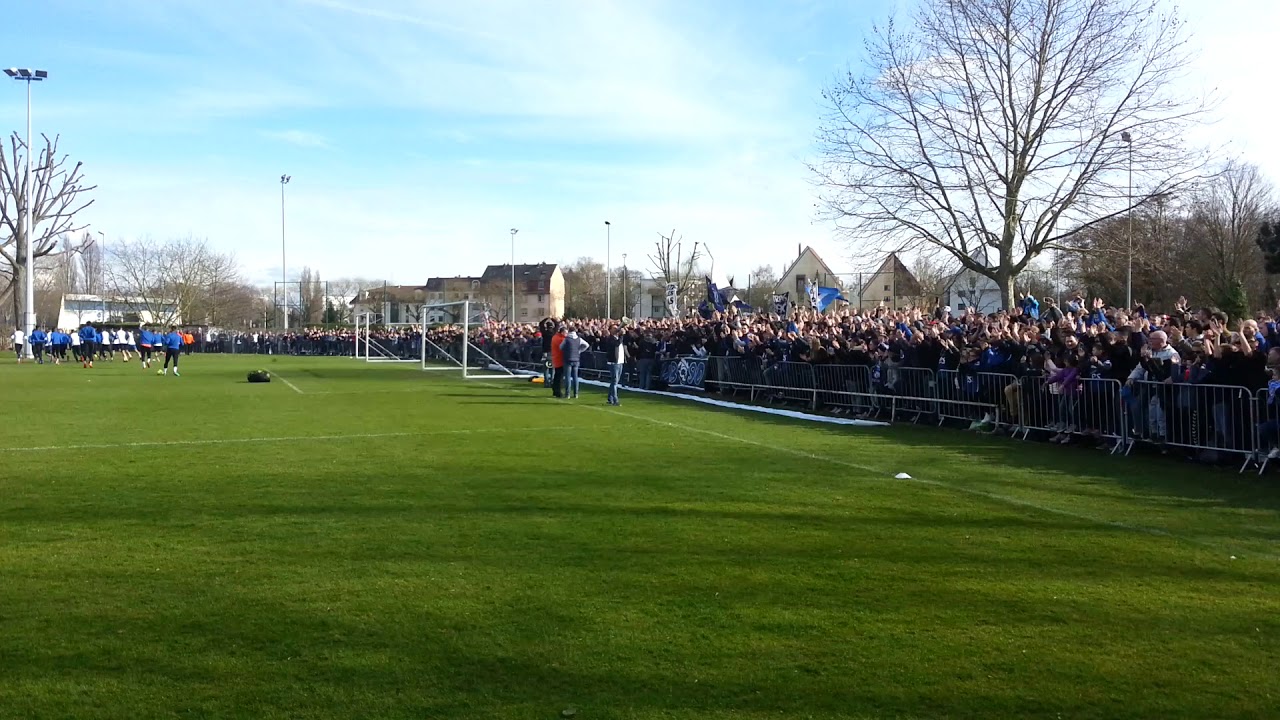 La mobilisation des fans du Racing avant le derby face à Metz - YouTube