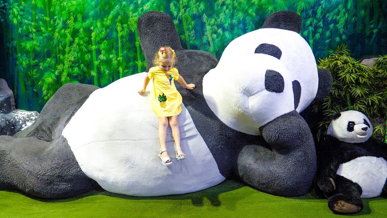 Stacy brinca no museu do urso de pelúcia infantil - YouTube