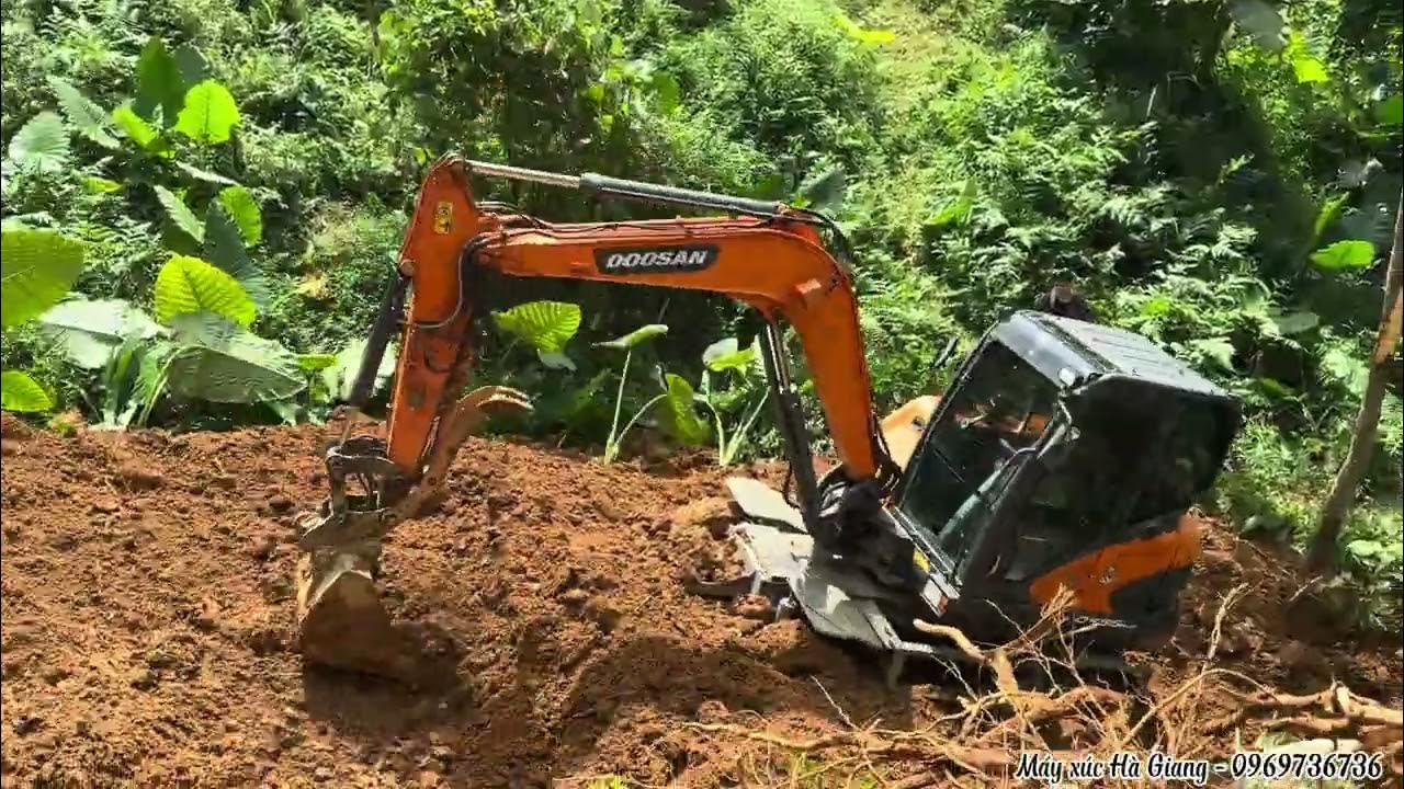 Máy xúc dx55 đi trong rừng về. || 55w excavator working in the forest - YouTube