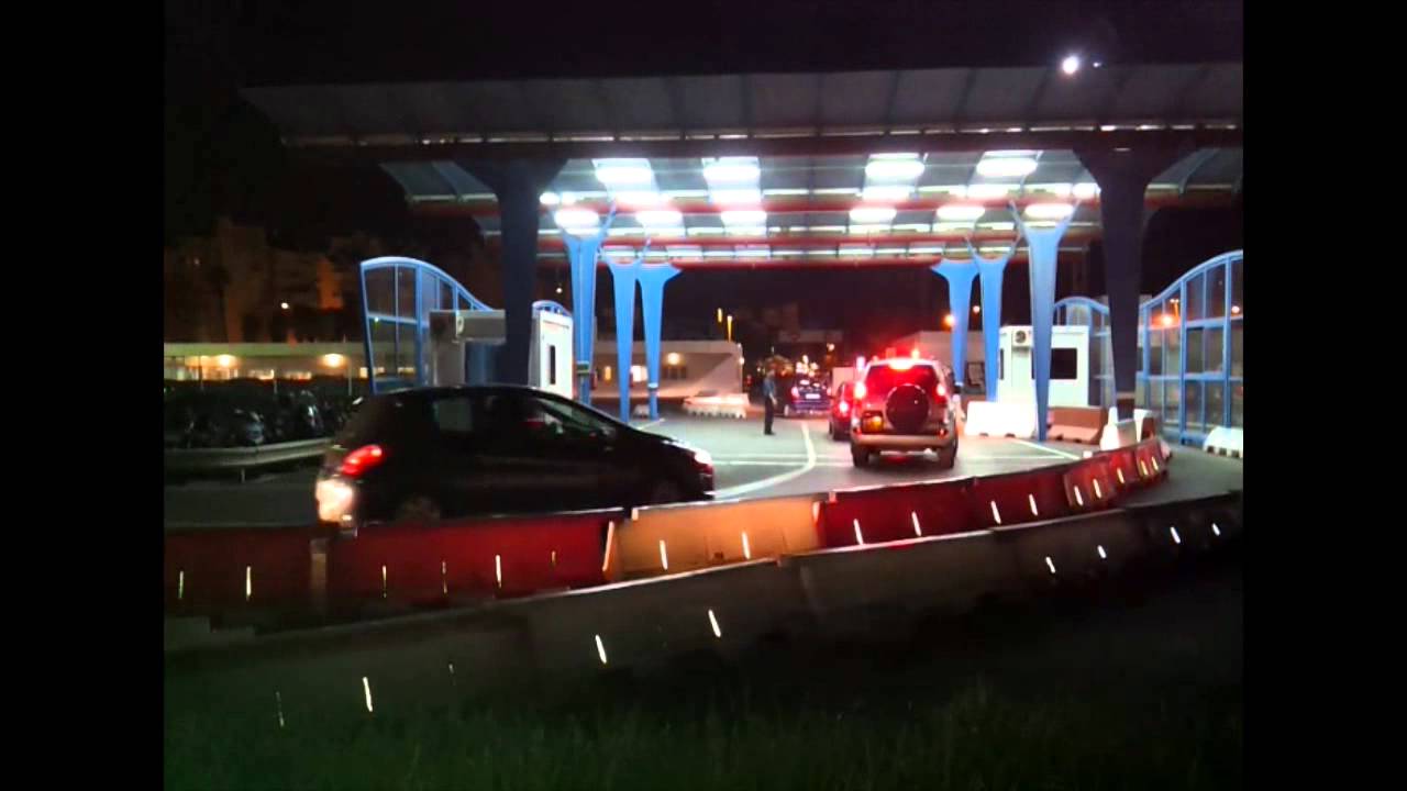 GIBRALTAR FRONTIER QUEUES 19 DEC 2012 - YouTube