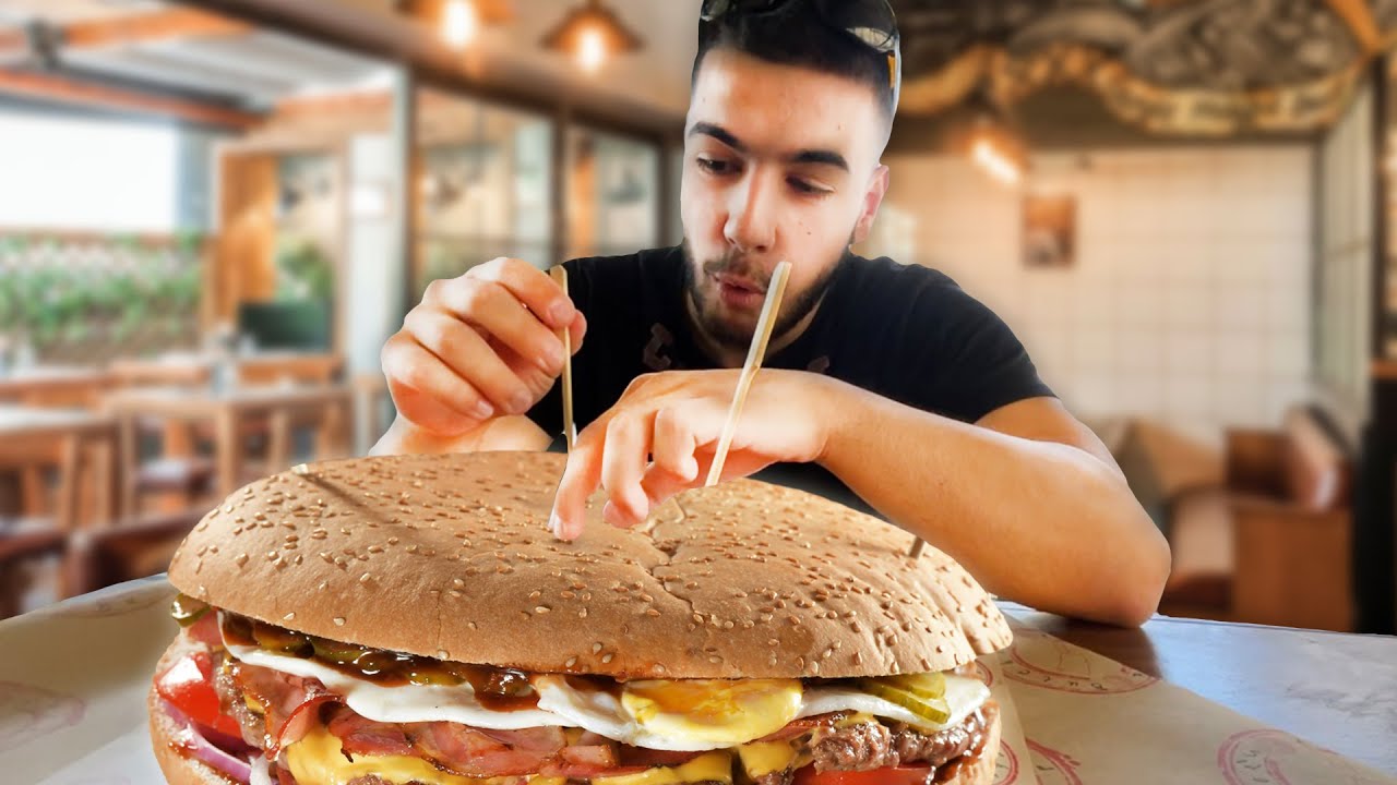 Το μεγαλύτερο burger της Αθήνας! - YouTube