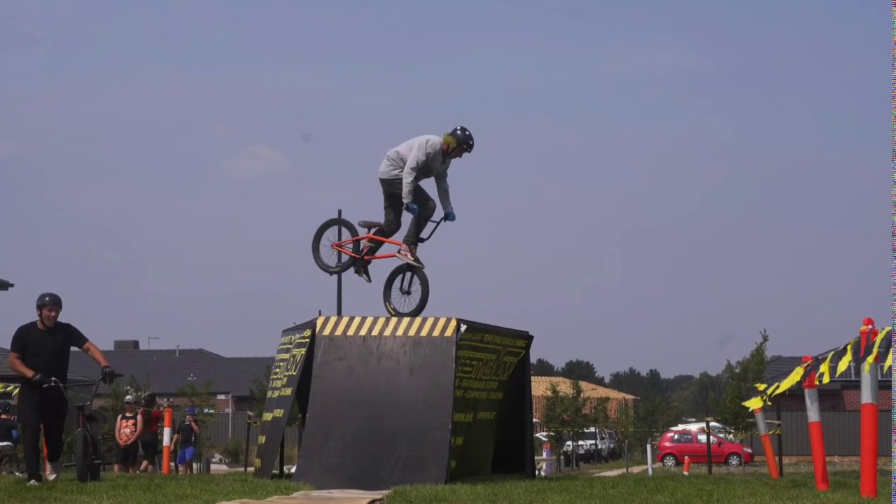 Cloverton BMX and Scooter stunt show - Melbourne Victoria - YouTube