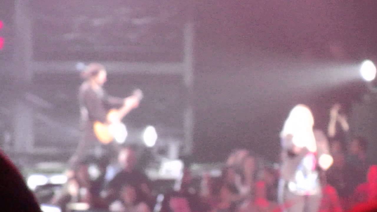 Kelly Clarkson Dance With Me Live - YouTube