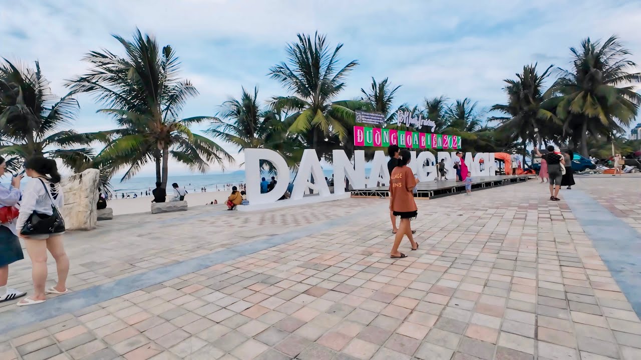 Da Nang Sunset Beach Promenade Walk 4K - YouTube